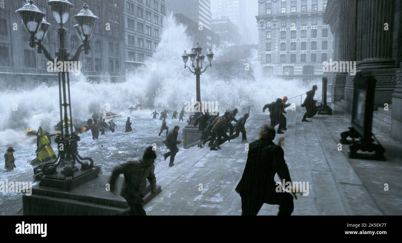 NEW YORKERS FLEE TIDAL WAVE, THE DAY AFTER TOMORROW, 2004 Stock Photo ... NEW YORKERS FLEE TIDAL WAVE, THE DAY AFTER TOMORROW, 2004 Stock Photo ...