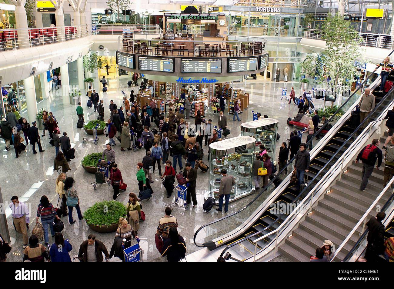 AIRPORT TERMINAL SCENE, THE TERMINAL, 2004 Stock Photo - Alamy