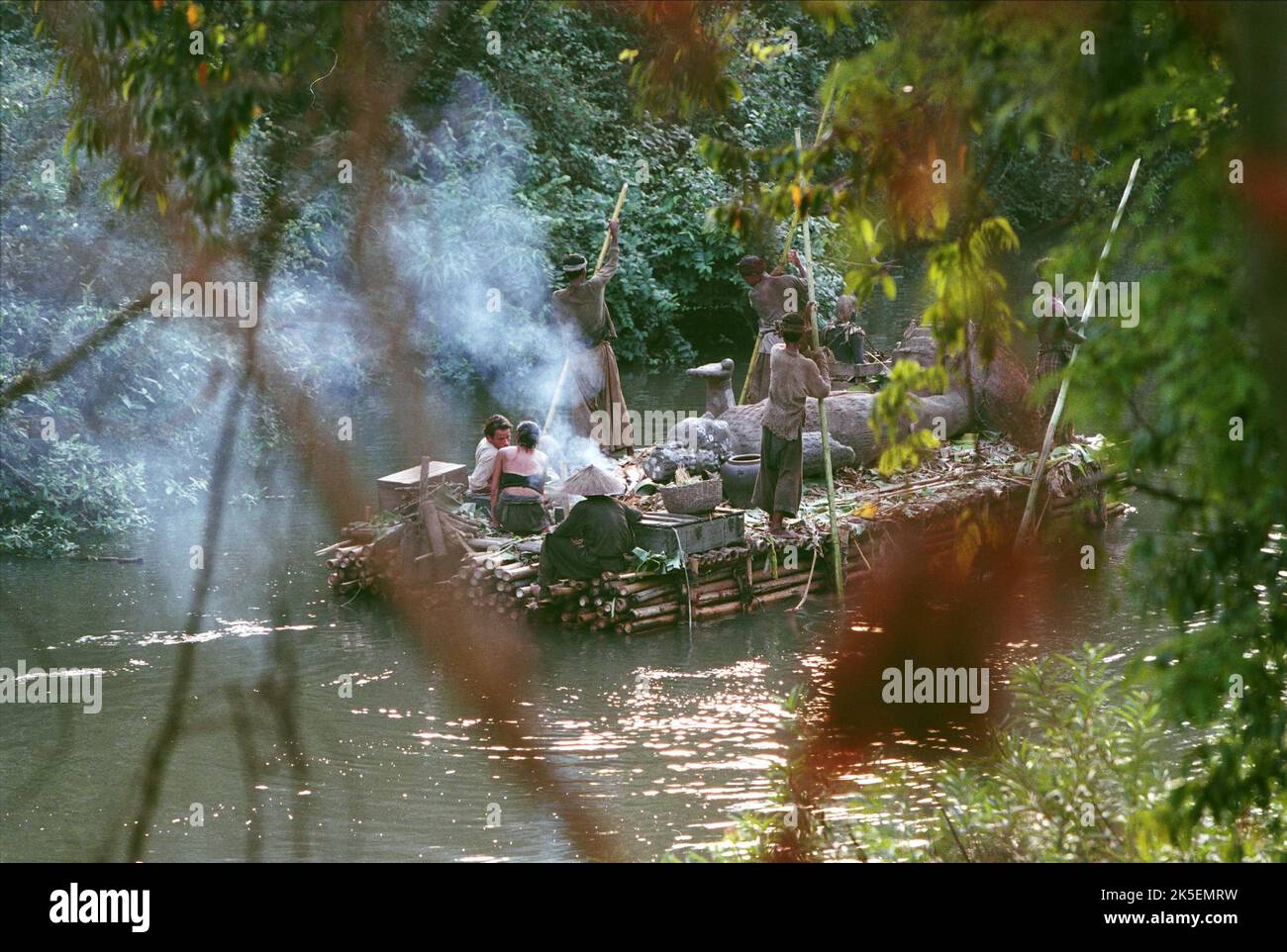 MAI ANH LE, GUY PEARCE, TWO BROTHERS, 2004 Stock Photo - Alamy