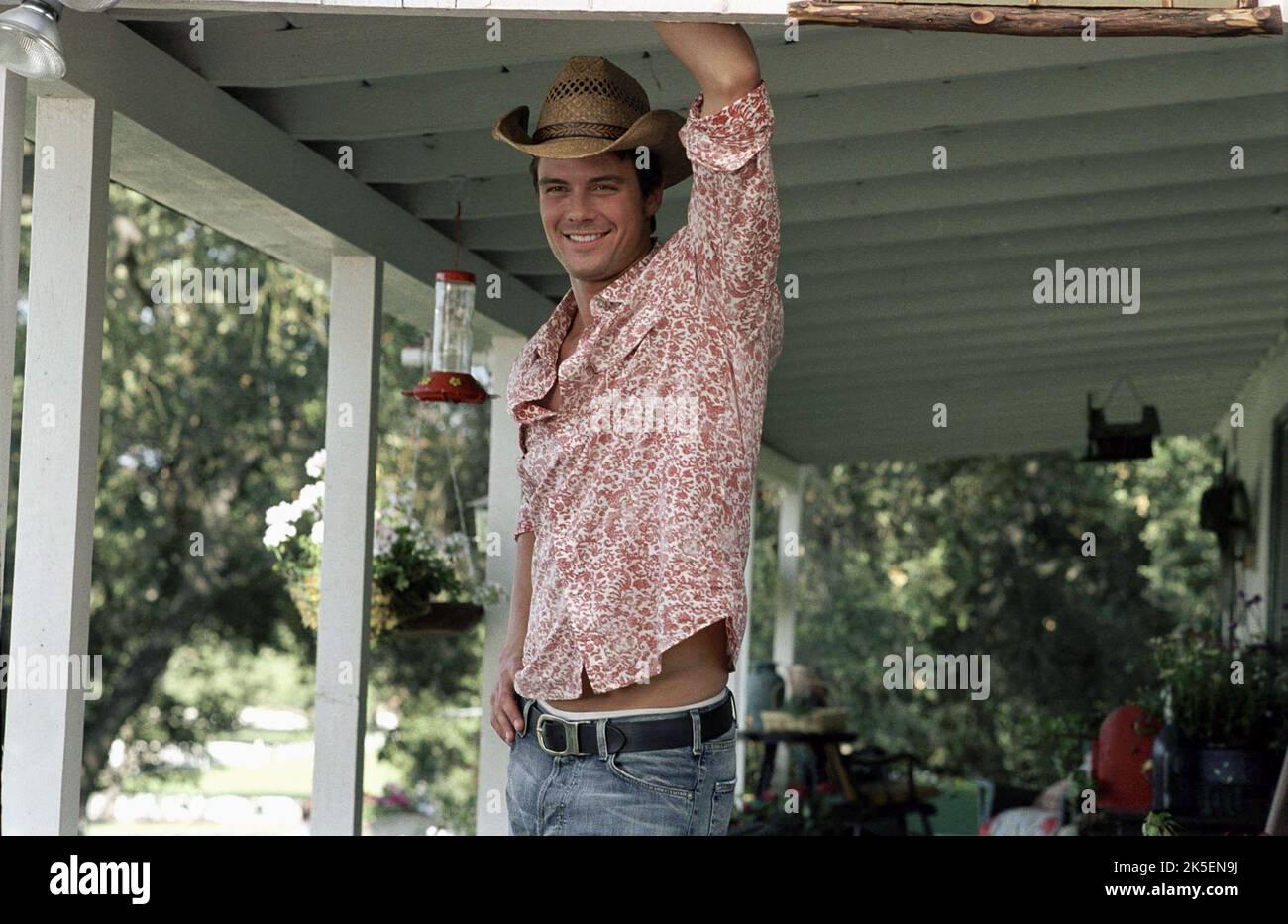 JOSH DUHAMEL, WIN A DATE WITH TAD HAMILTON!, 2004 Stock Photo - Alamy