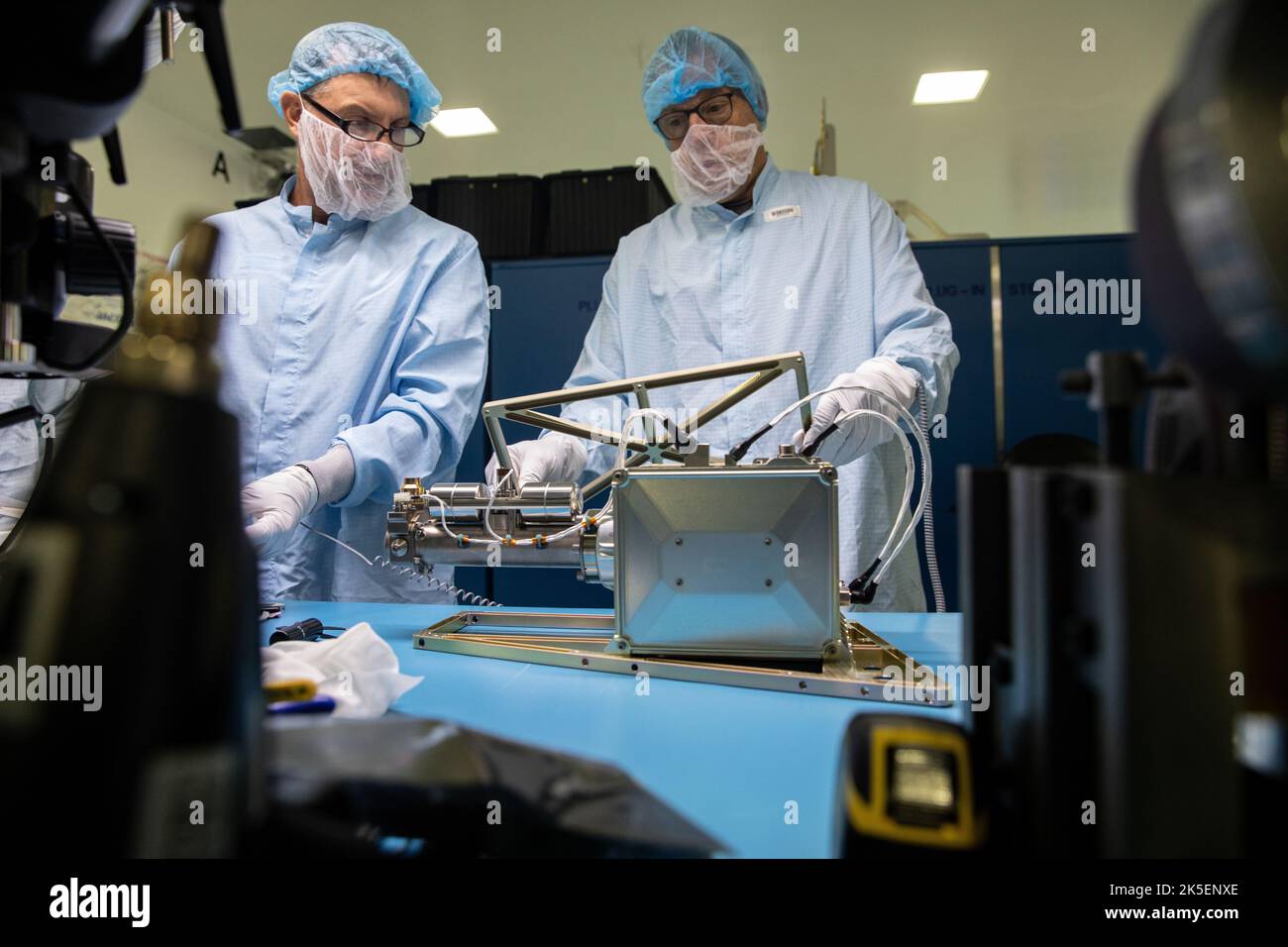 Mass spectrometer observing lunar operations hi-res stock photography ...