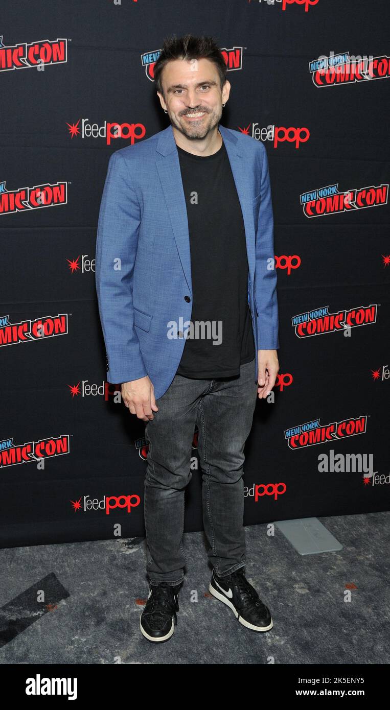 Andrew Hinderaker attends the premiere of Let The Right One In at ...