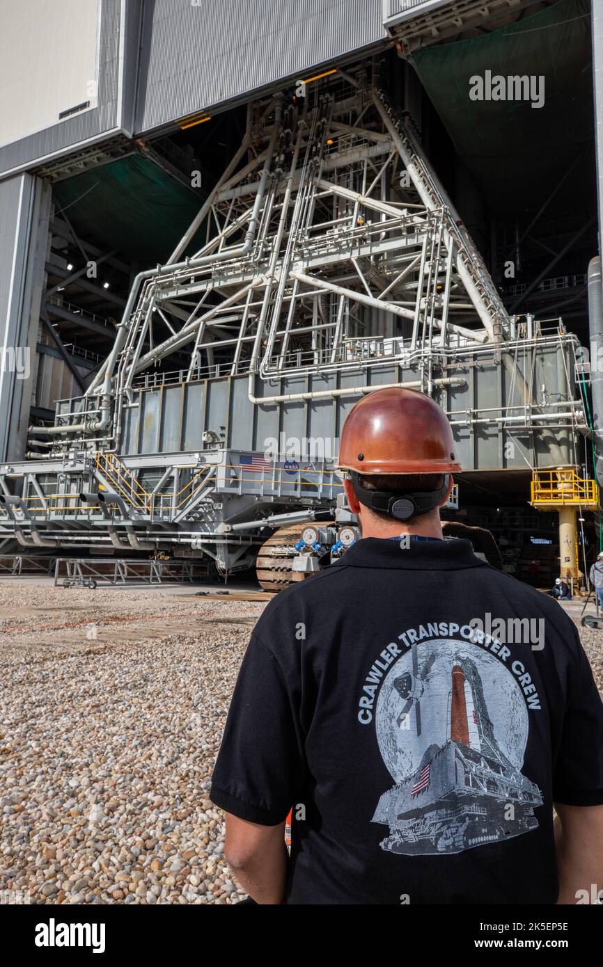 Driven by engineers and technicians, the crawler-transporter 2, slides ...