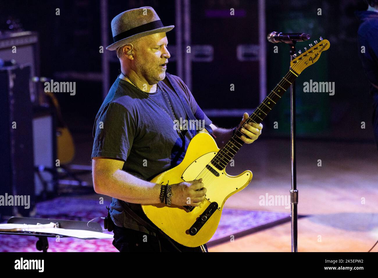 Counting crows milano hi-res stock photography and images - Alamy