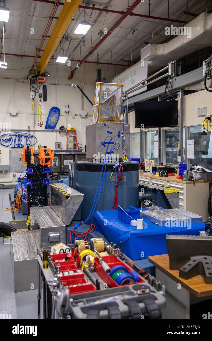 The MSolo instrument, a modified commercial mass spectrometer for space ...