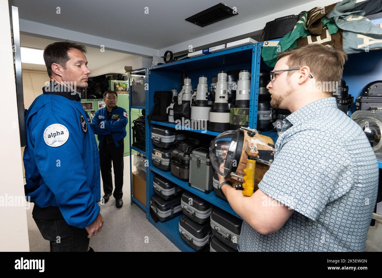 Photo Engineer Tom O’Brien speaks with NASA’s SpaceX Crew-2 astronauts ...