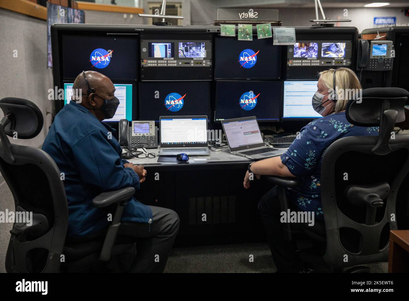 Artemis teams conduct the final simulation for the Artemis I mission ...
