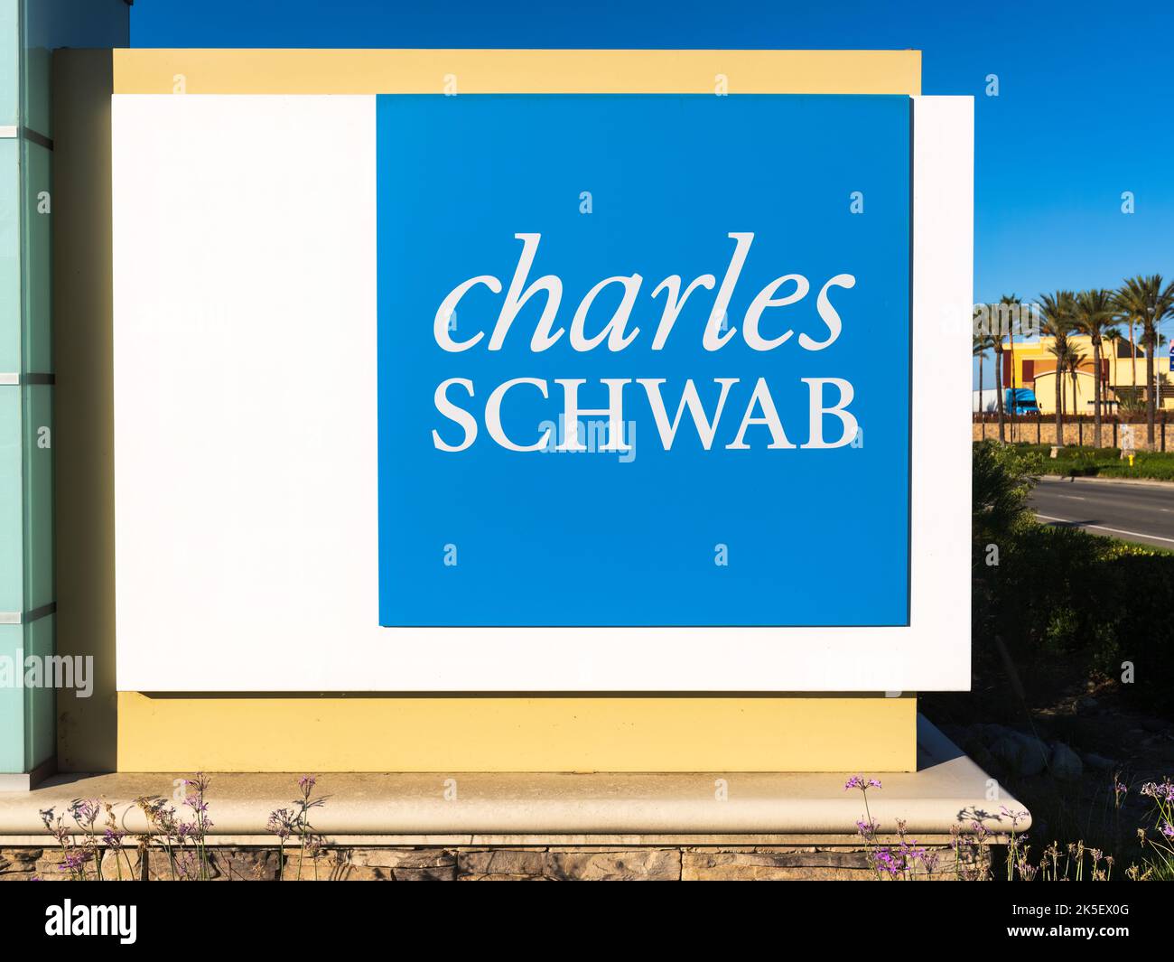 Charles schwab office hi-res stock photography and images - Alamy