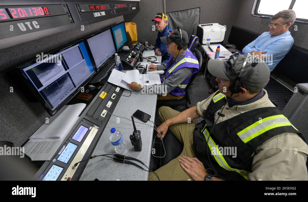Boeings cst 100 starliner spacecraft landing hi-res stock photography ...