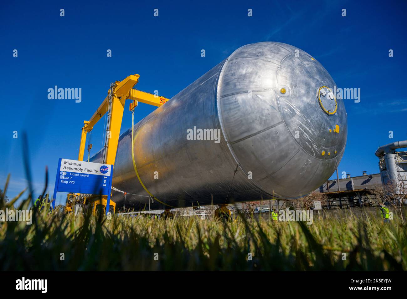 NASA prepares the SLS liquid hydrogen tank at Michoud for Artemis III ...