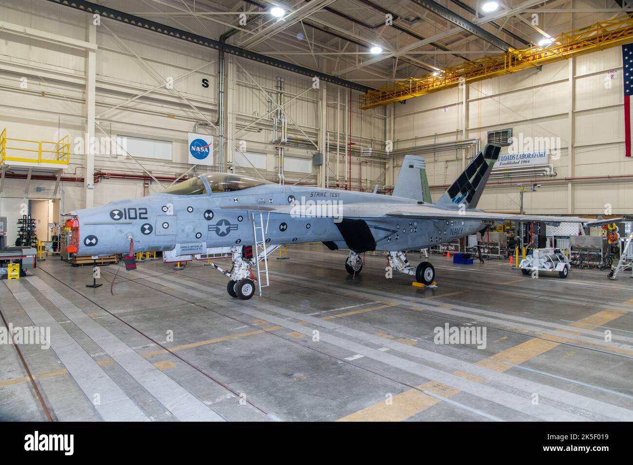 This right-side view shows an F/A-18E from the Naval Air Systems ...