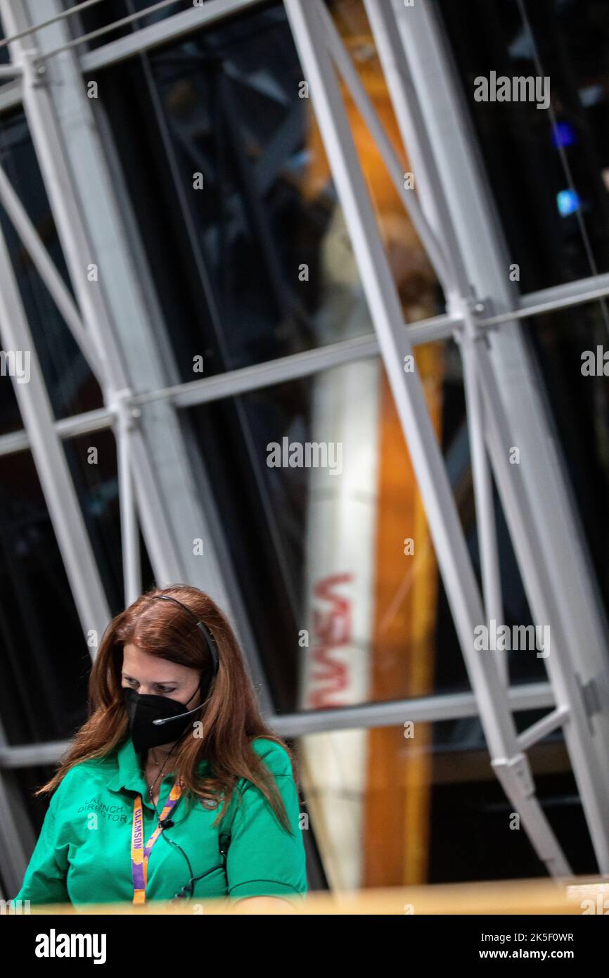 NASA Launch Director Charlie Blackwell-Thompson monitors rollout ...
