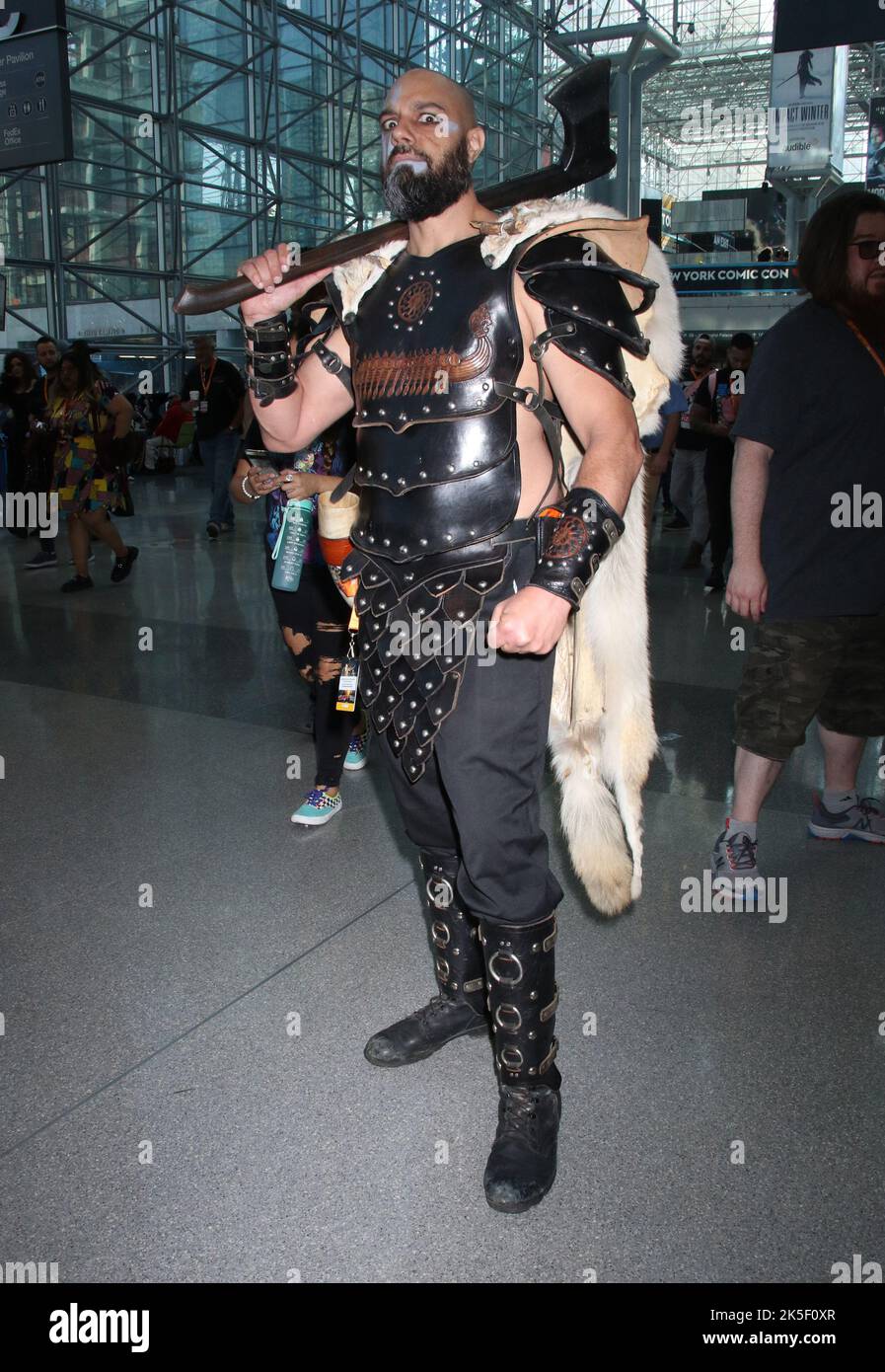 New York, NY, USA. 7th Oct, 2022. Cosplayer at New York Comic Con 2022 ...