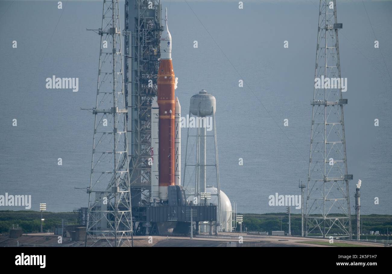 NASA’s Space Launch System (SLS) rocket with the Orion spacecraft ...