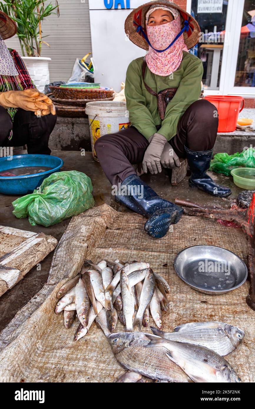 Mask hawkers hi-res stock photography and images - Alamy