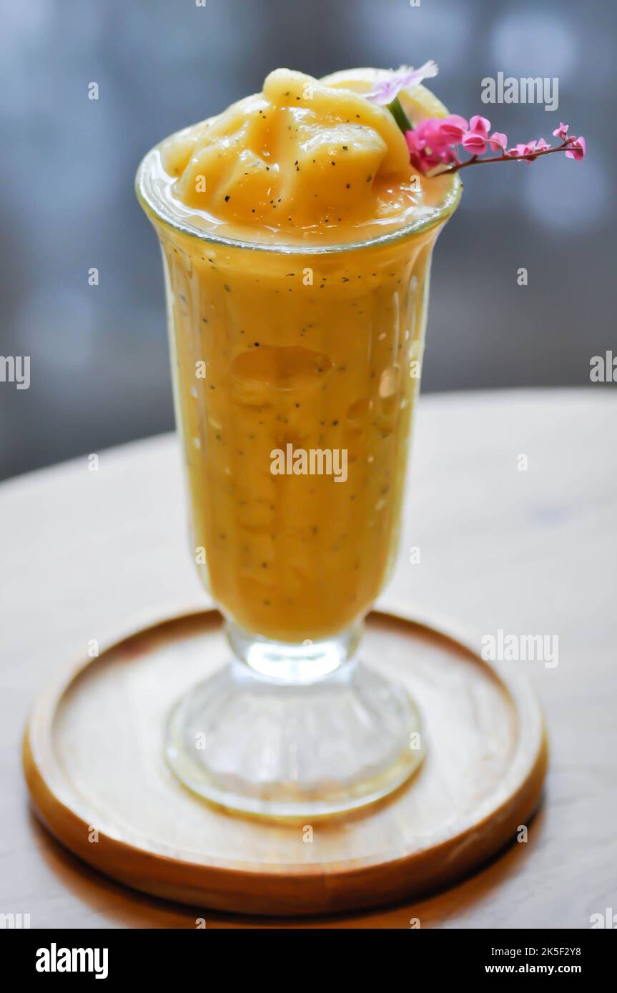 passion fruit smoothie , smoothie or lemon and passion fruit smoothie ...