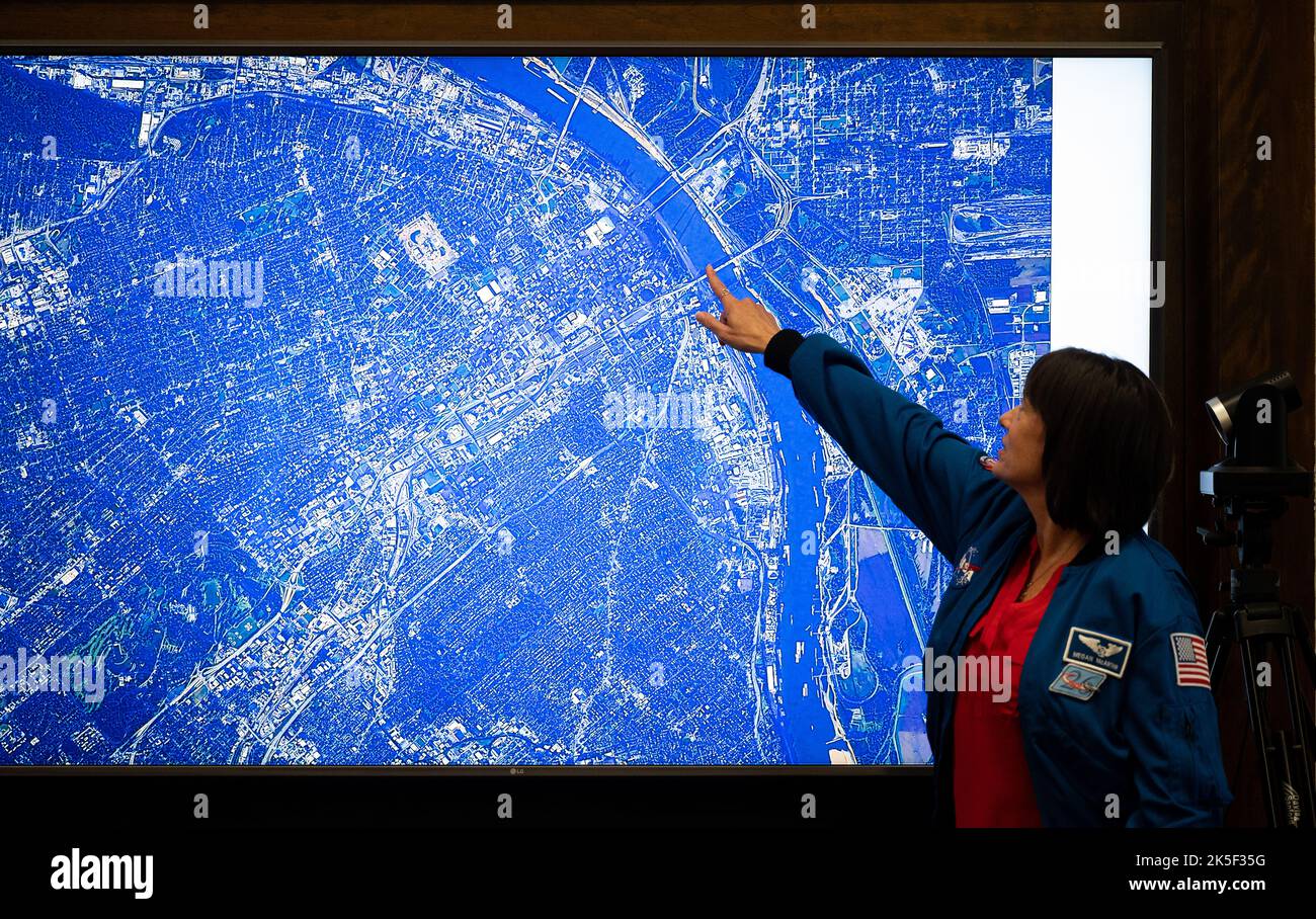 St louis gateway arch interior hi-res stock photography and images - Alamy