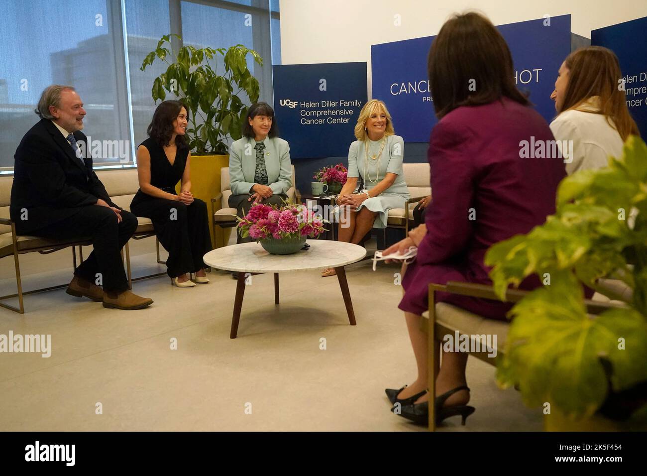 San Francisco, USA. 07th Oct, 2022. First Lady Jill Biden, middle right ...