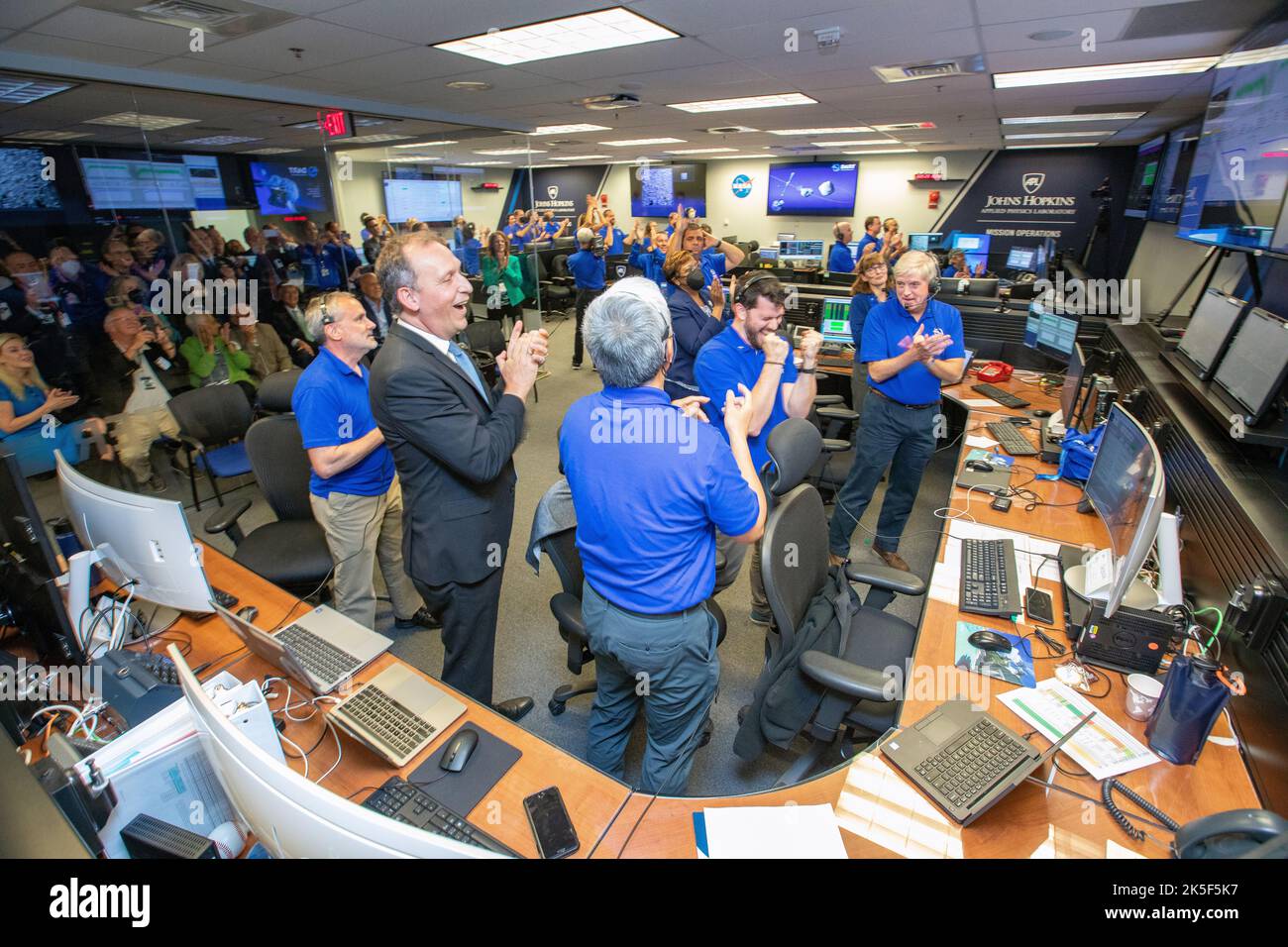 Asteroids hitting earth hi-res stock photography and images - Alamy