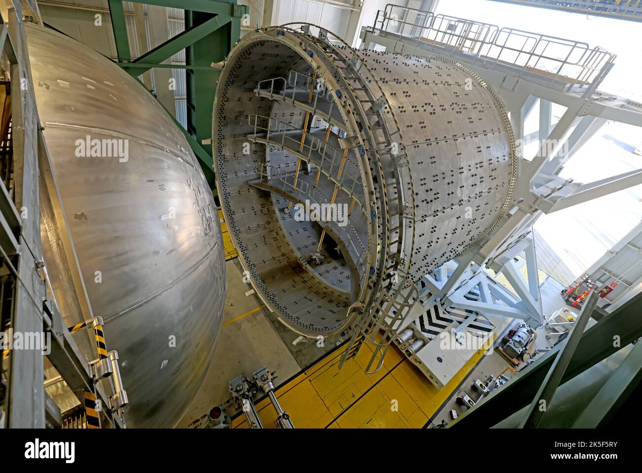 The liquid hydrogen tank that will be part of the Space Launch System ...
