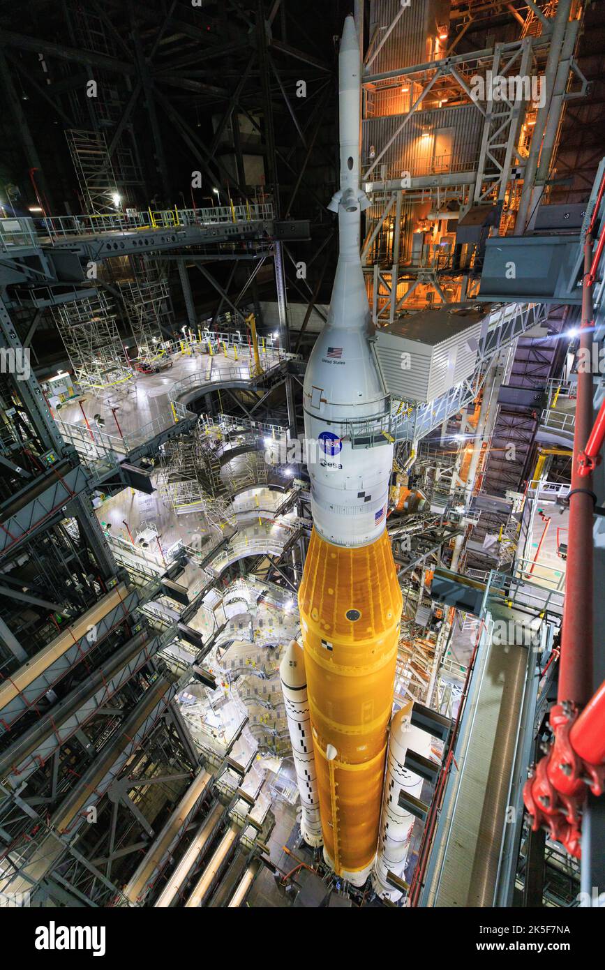 NASA’s Space Launch System and Orion spacecraft atop the mobile ...