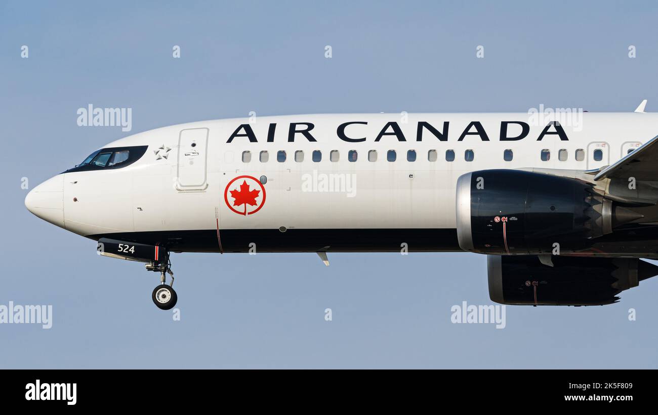 Air canada boeing 737 max 8 hi-res stock photography and images - Alamy