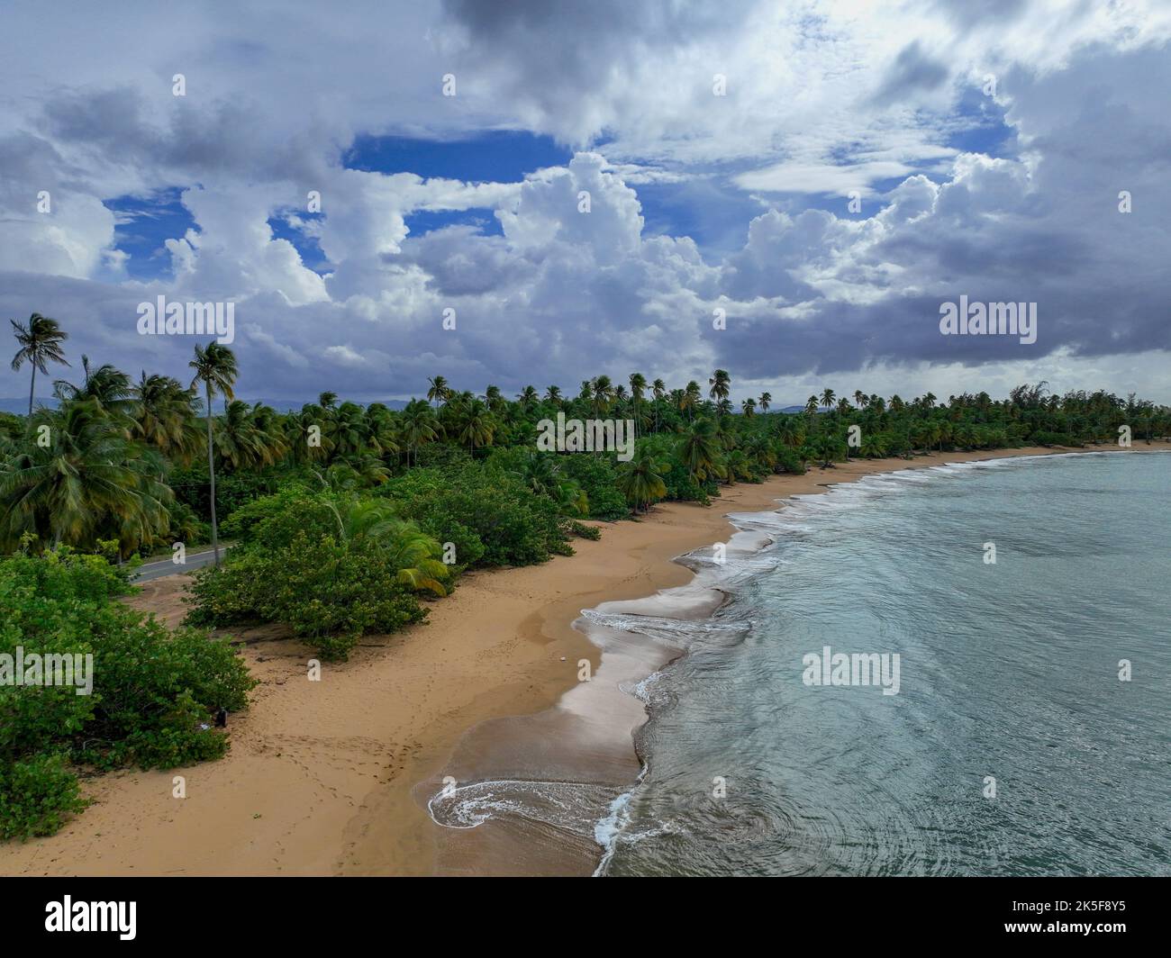 Aerial view tranquil tropical hi-res stock photography and images - Alamy