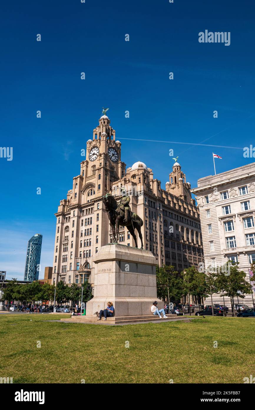 Titanic memorial liver building hi-res stock photography and images - Alamy