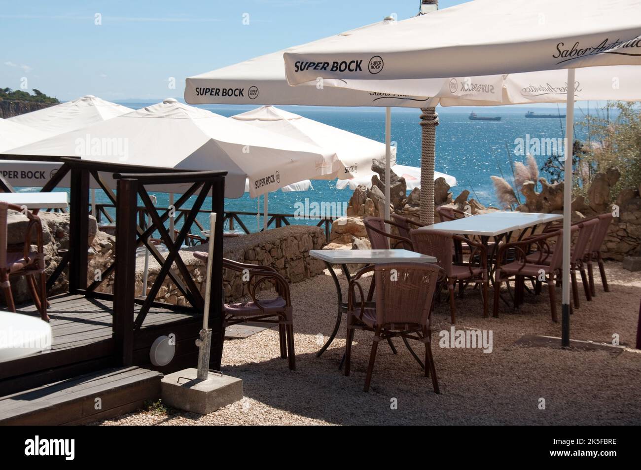 Waterside cafe hi-res stock photography and images - Alamy
