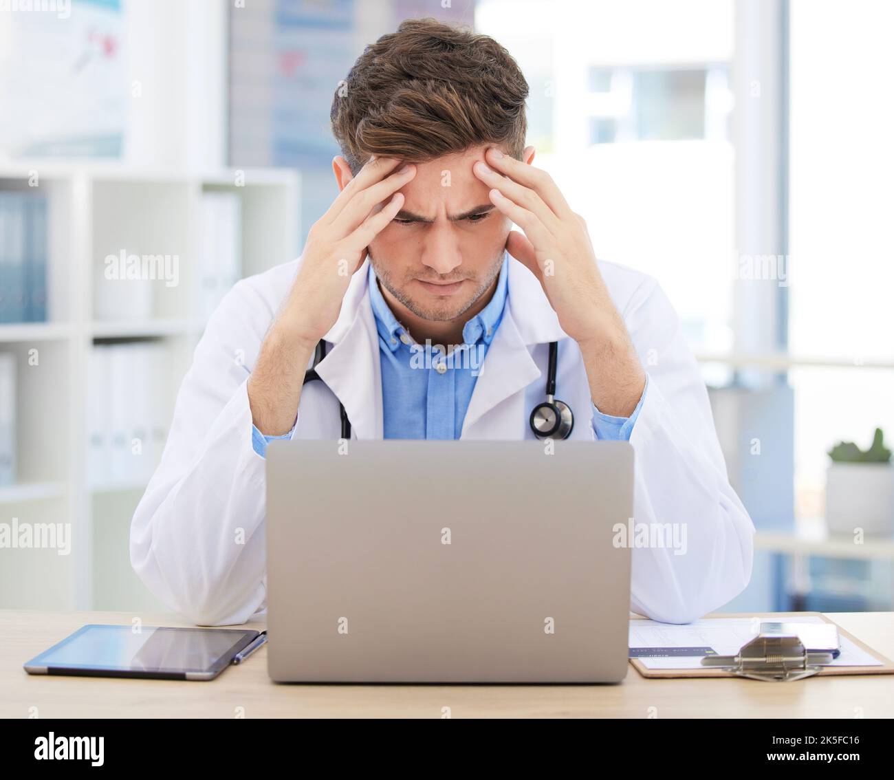 Doctor anxiety hi-res stock photography and images - Alamy
