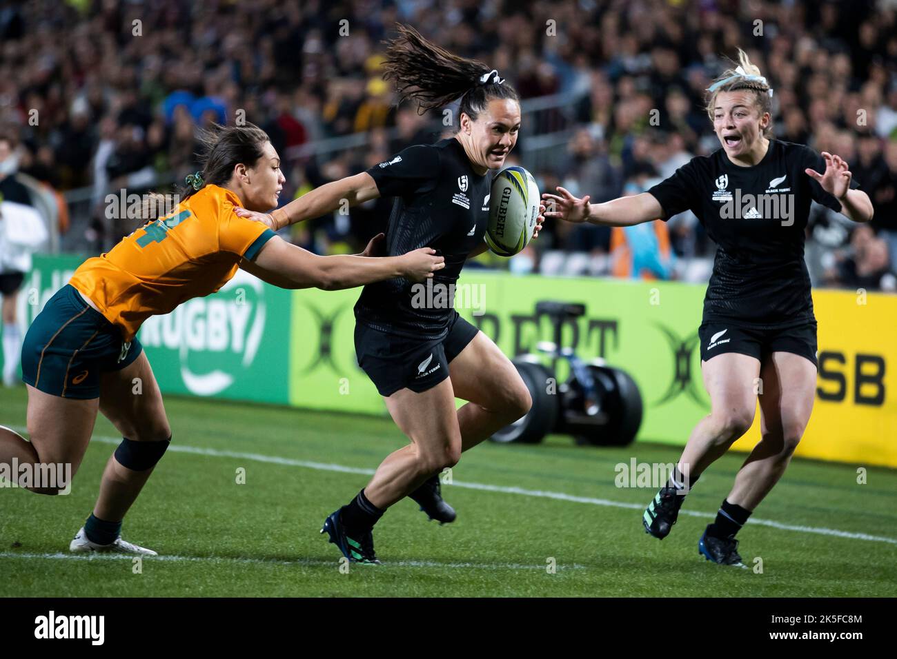 New Zealand's Portia Woodman scores a try in the corner during the ...