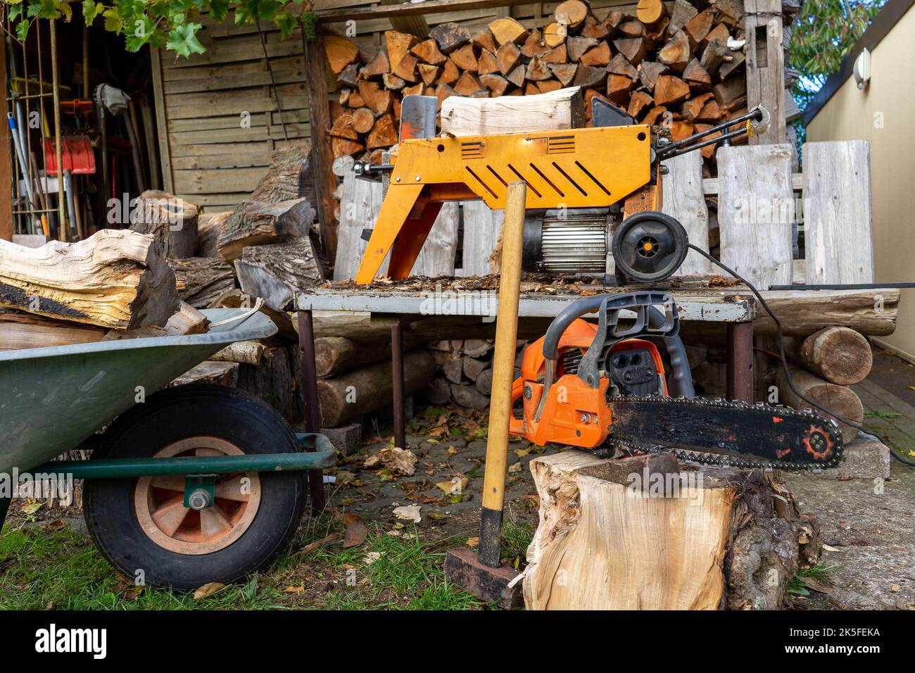 Log columns hi-res stock photography and images - Alamy