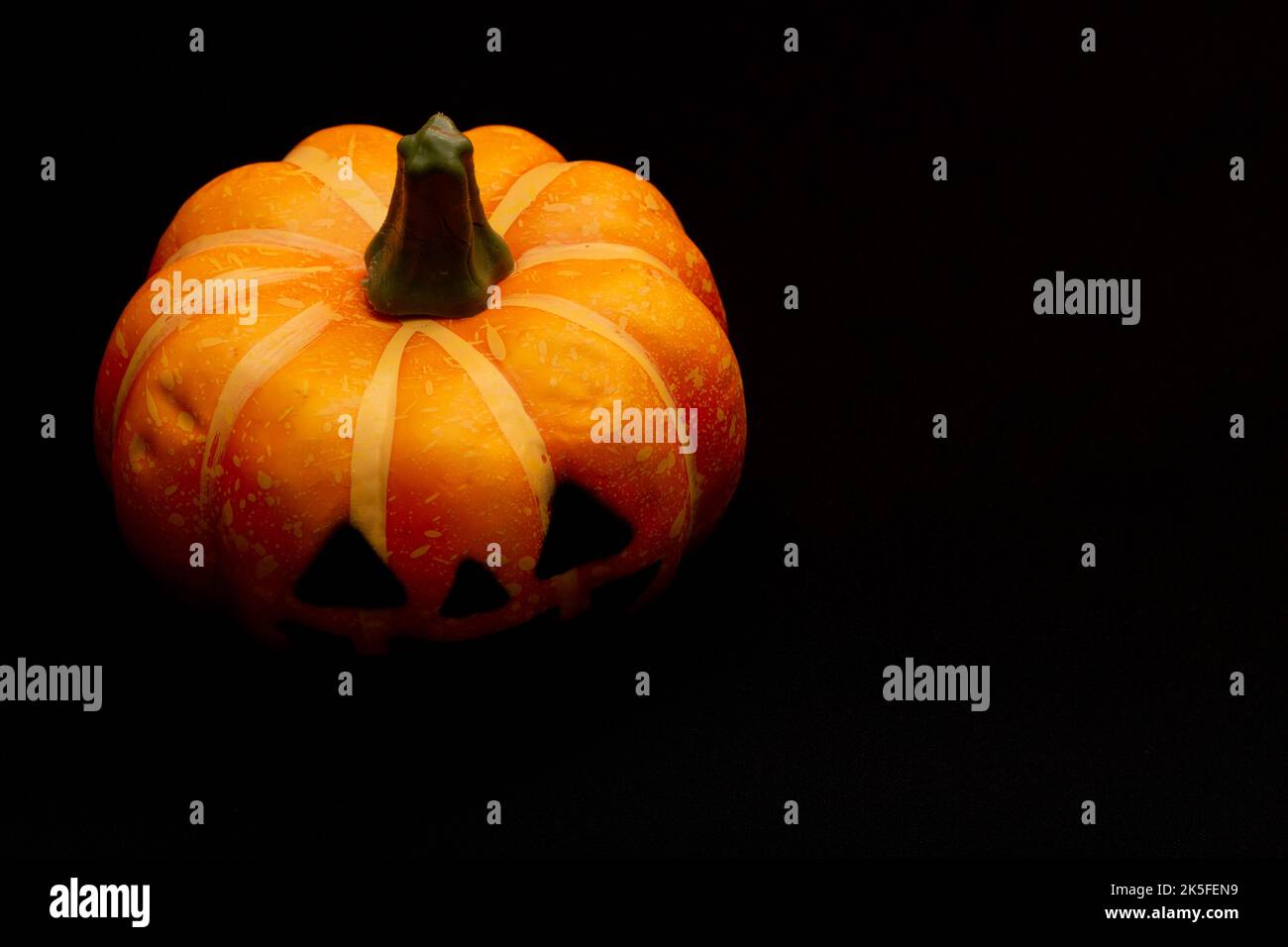 Halloween decorations concept, Scary smiling pumpkin on black ...