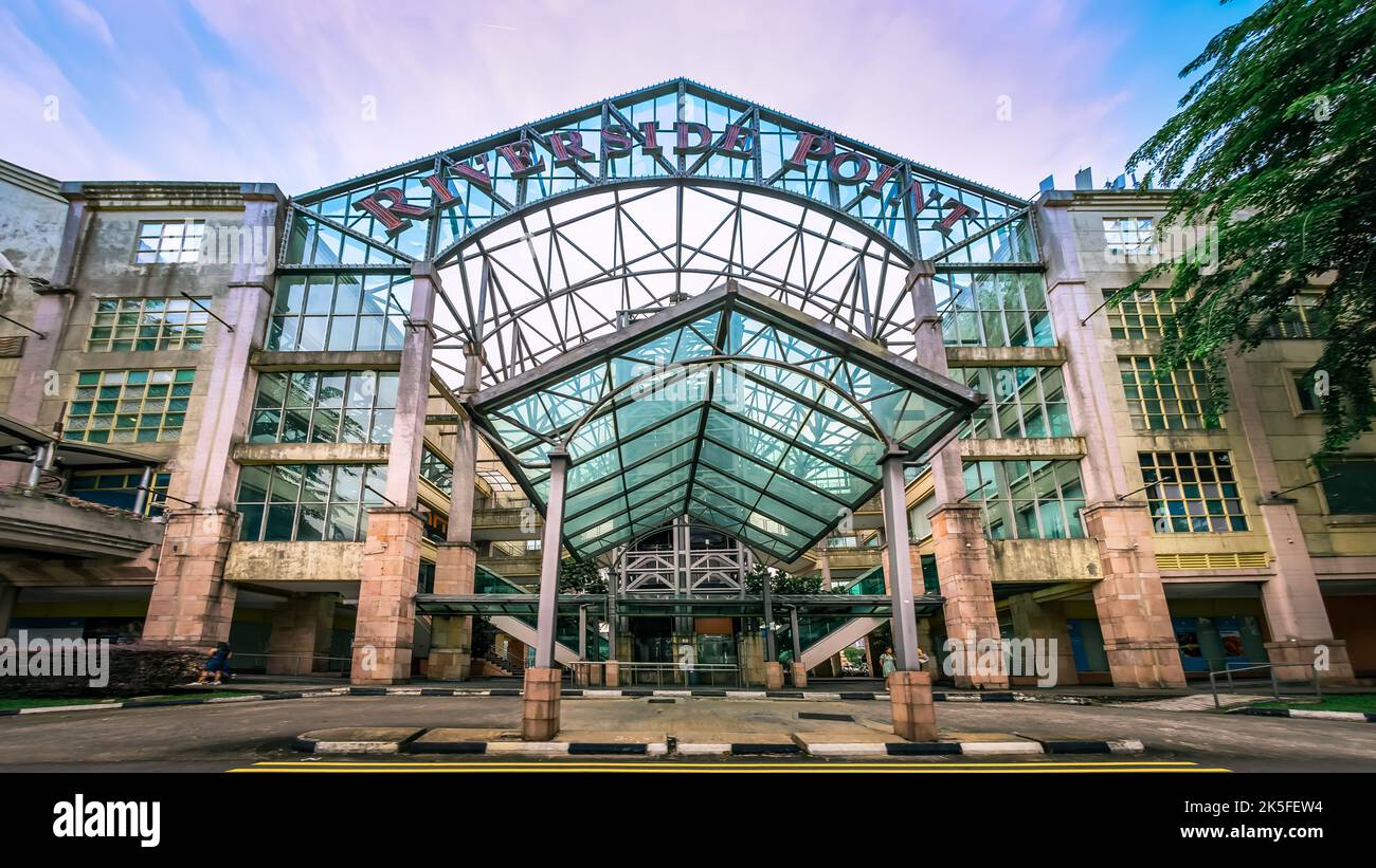 Drop off point at Riverside Point along Merchant Road, Clarke Quay ...