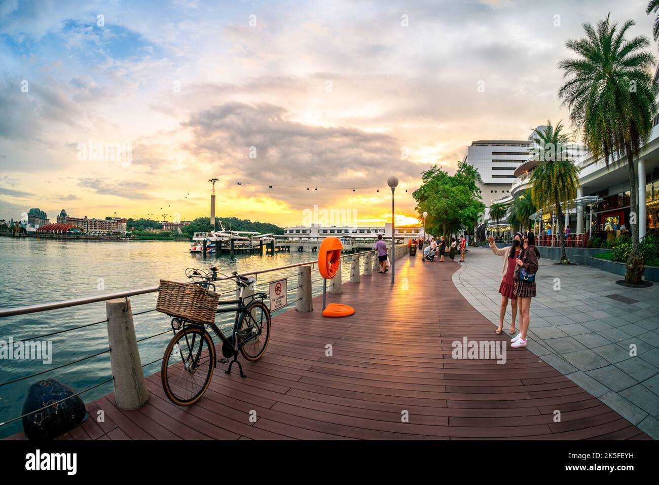 Singapore mono rail hi-res stock photography and images - Alamy