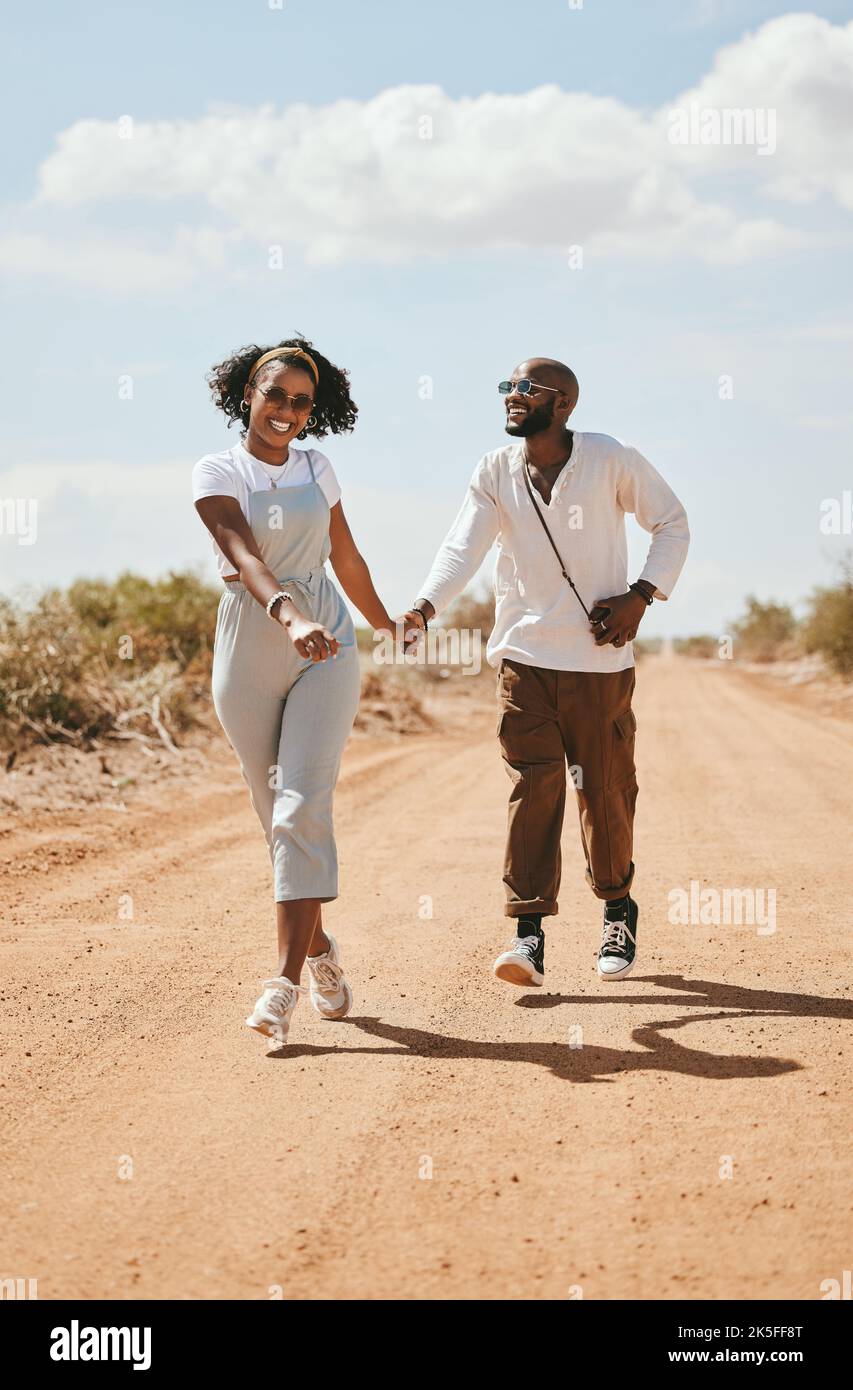 Black couple walking hi-res stock photography and images - Alamy