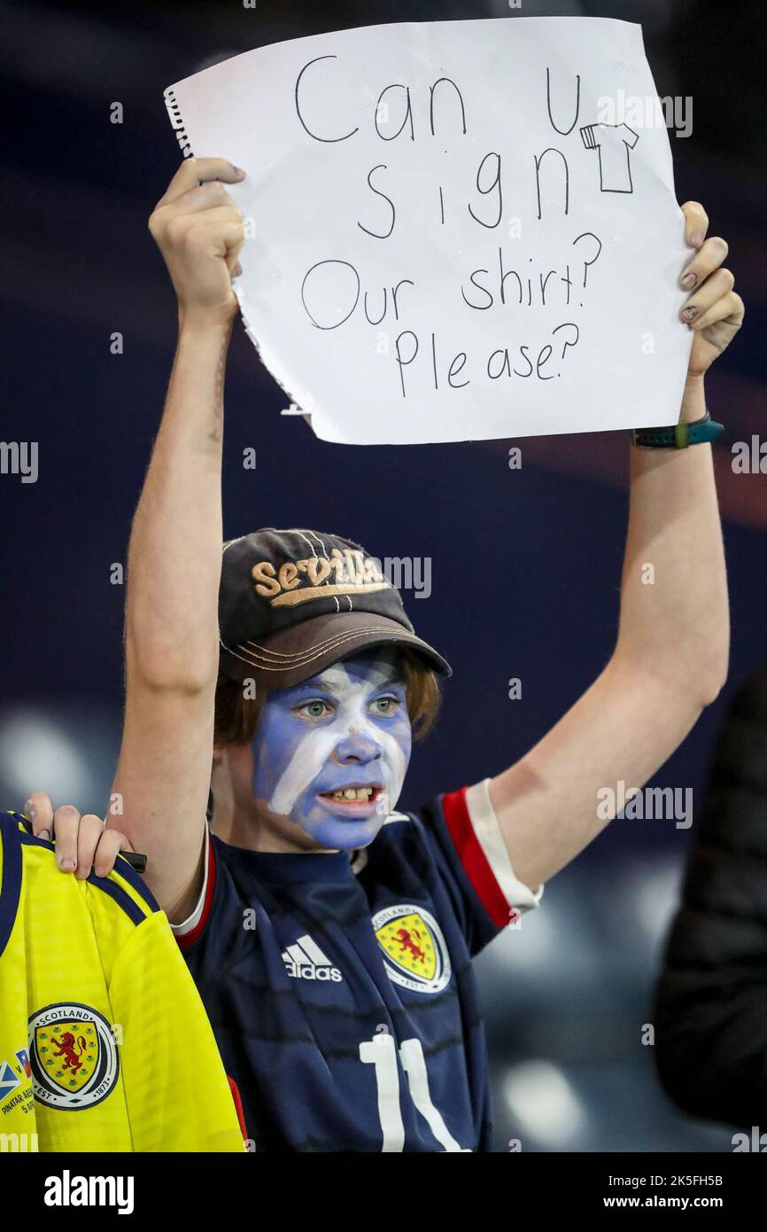 Boy watching soccer game hi-res stock photography and images - Alamy