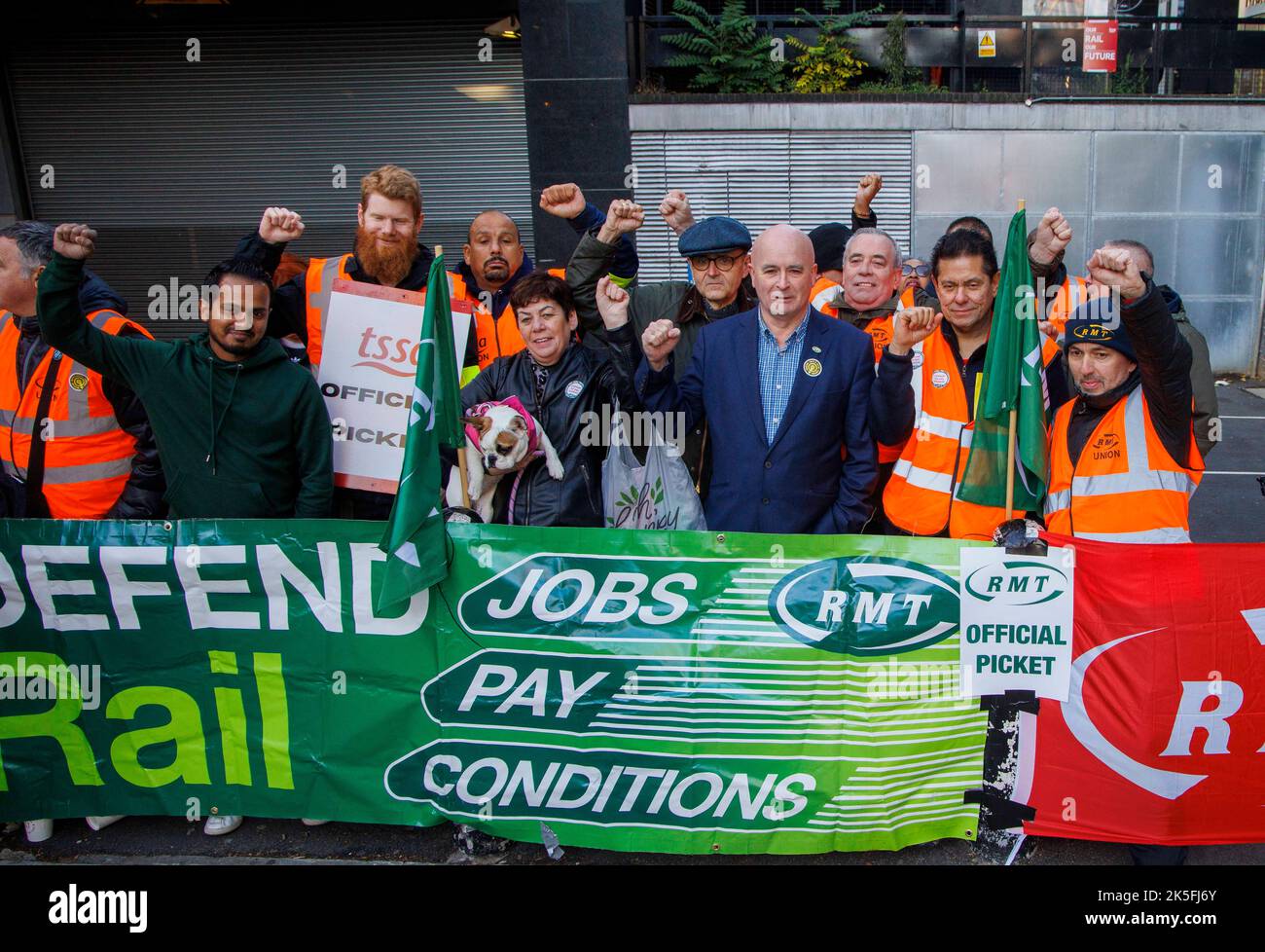 Cross the picket line hi-res stock photography and images - Alamy
