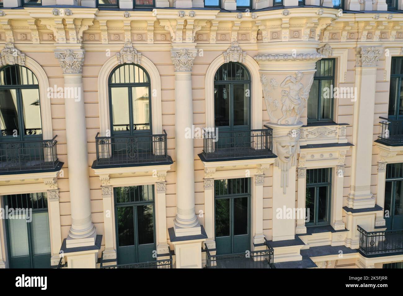 Yellow art nouveau hi-res stock photography and images - Alamy