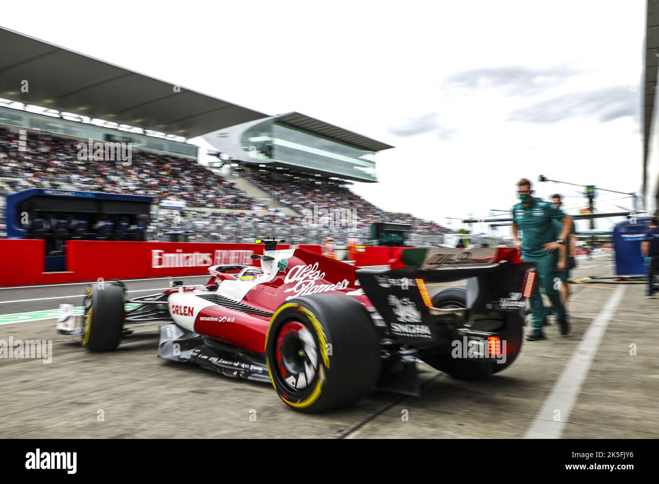 Suzuka, Japan. 08th Oct, 2022. 24 ZHOU Guanyu (chi), Alfa Romeo F1 Team ORLEN C42, action during ...