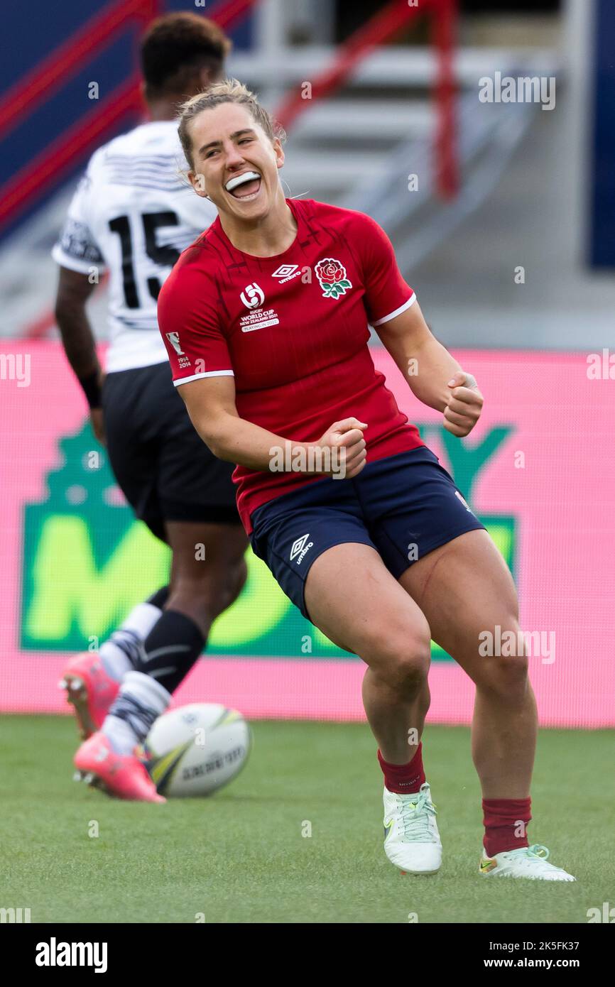 England's Claudia MacDonald celebrates scoring a try during the Women's ...