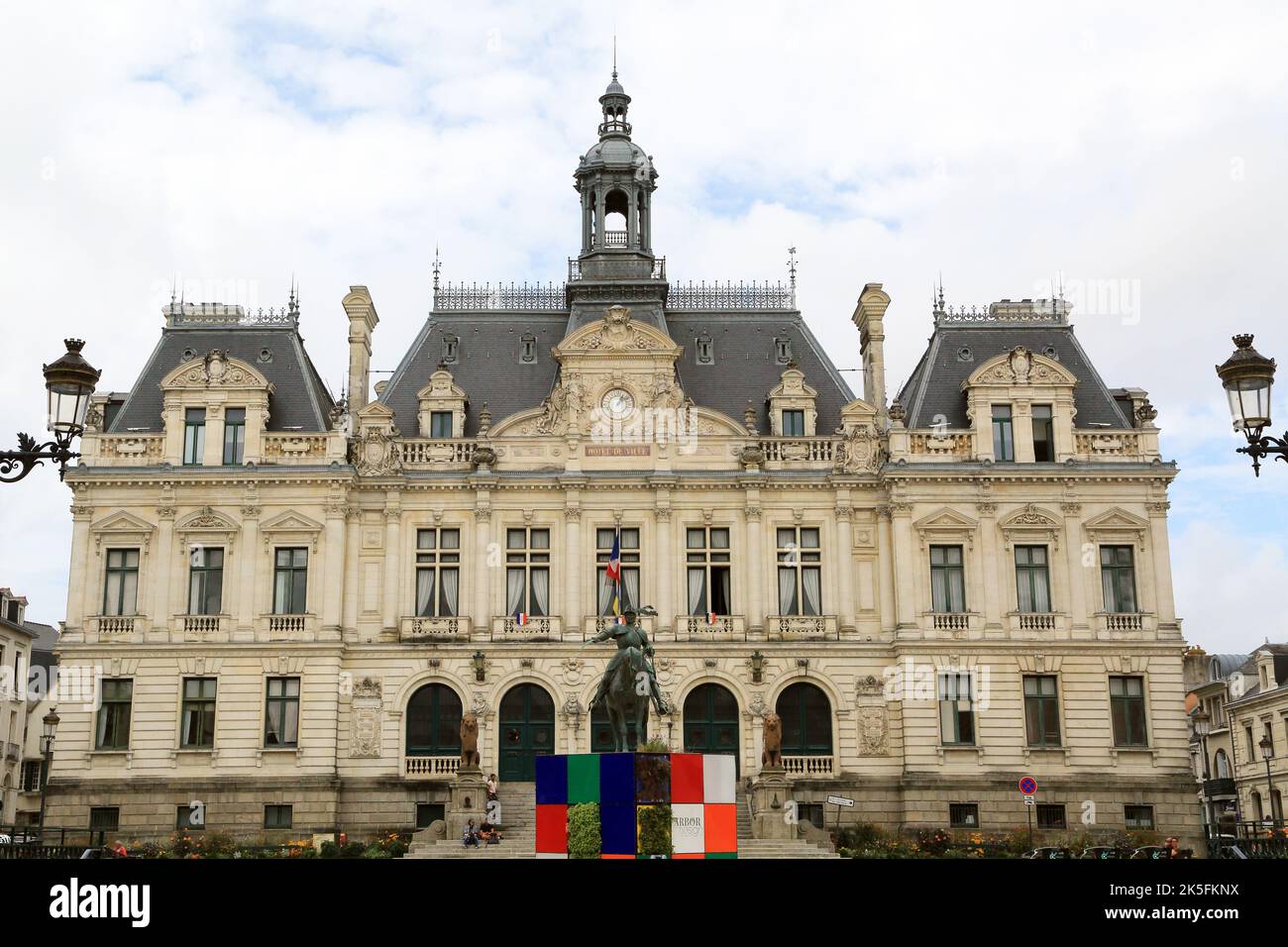 View of Hotel de Ville and statue of Arthur III de Bretagne from Place ...