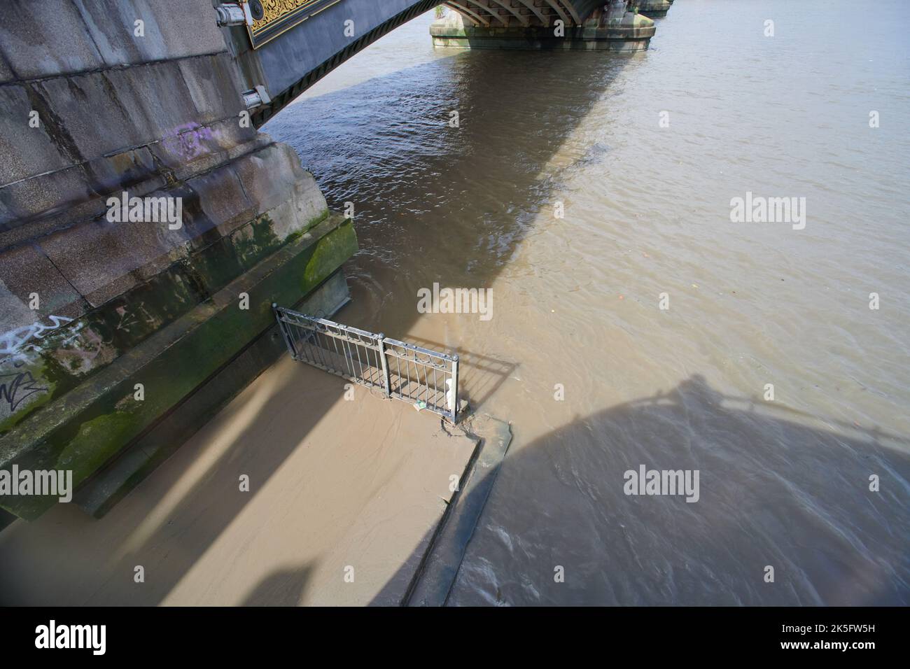 The river Thames at low tide showing the muddy banks of the river Stock ...