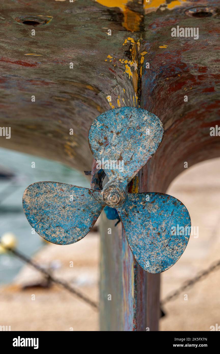 rusty propellor, ship propellor, boat propellor, keel and propellor ...