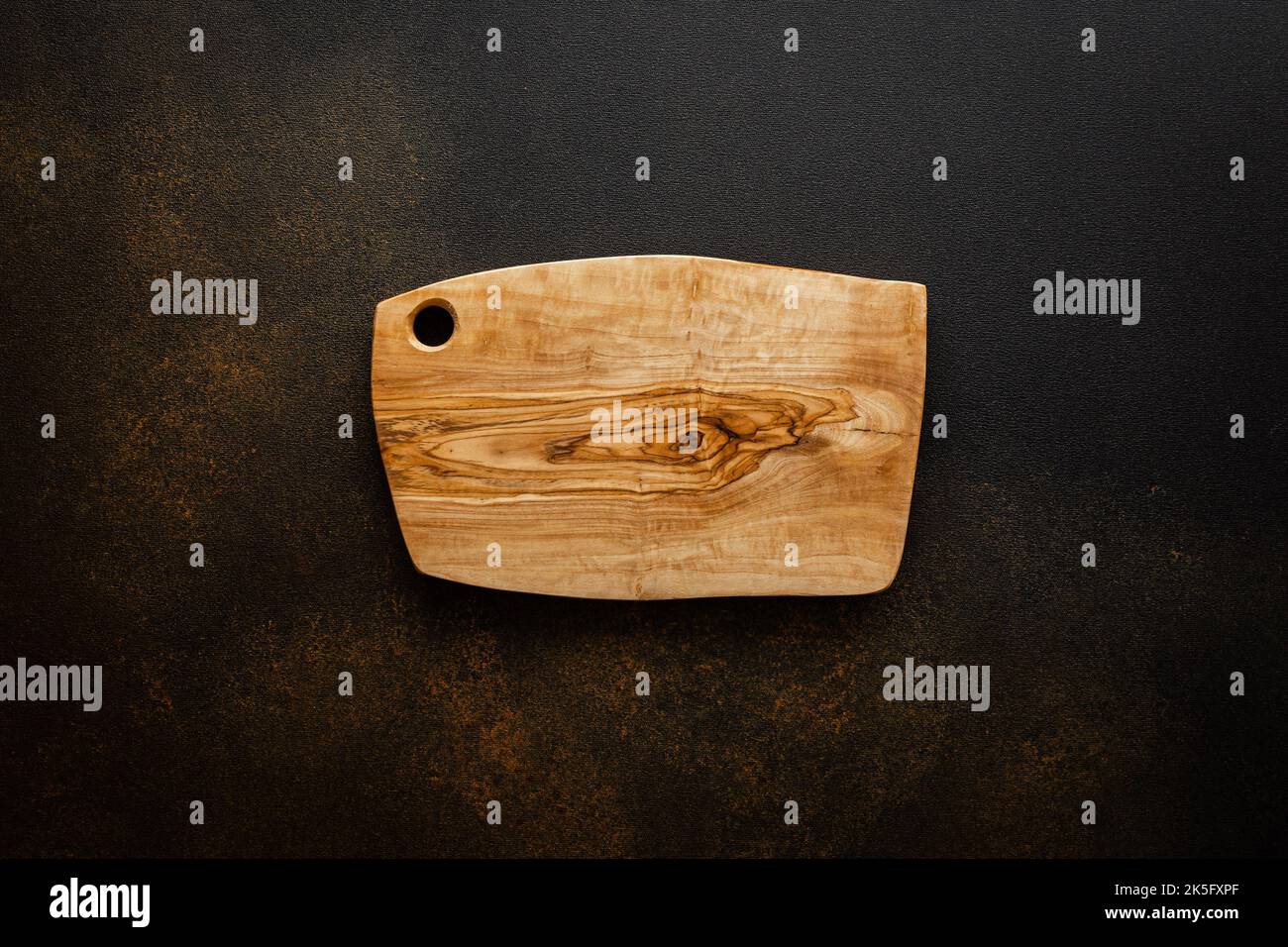 Empty cutting board for groceries on brown background, top view, copy ...