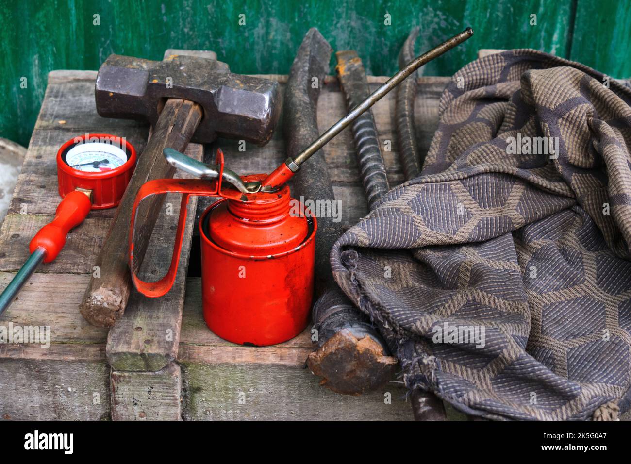 Indian mechanic fixing puncture hi-res stock photography and images - Alamy