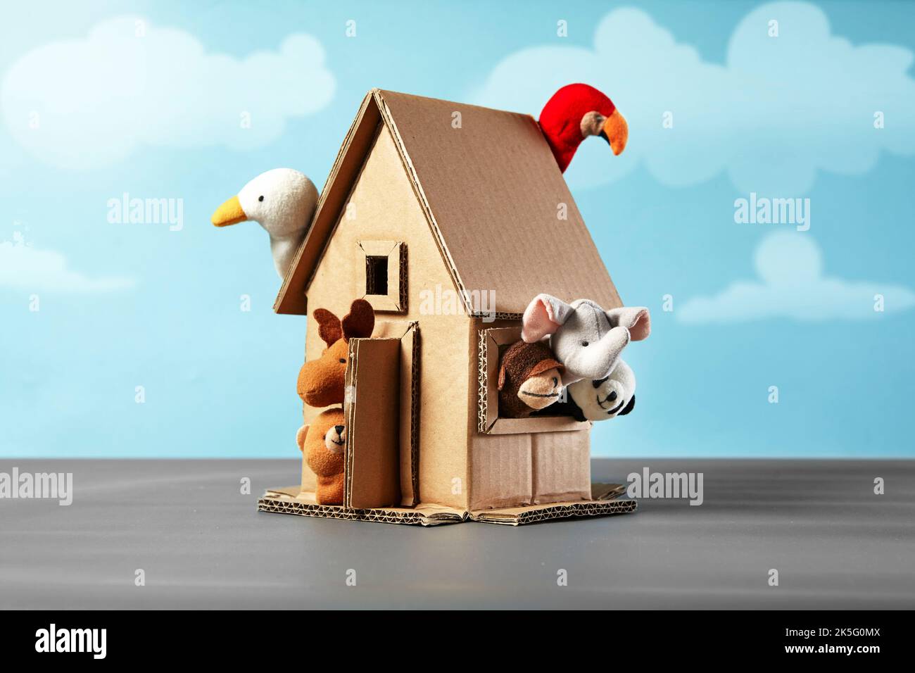 Doll house illustration hi-res stock photography and images - Alamy