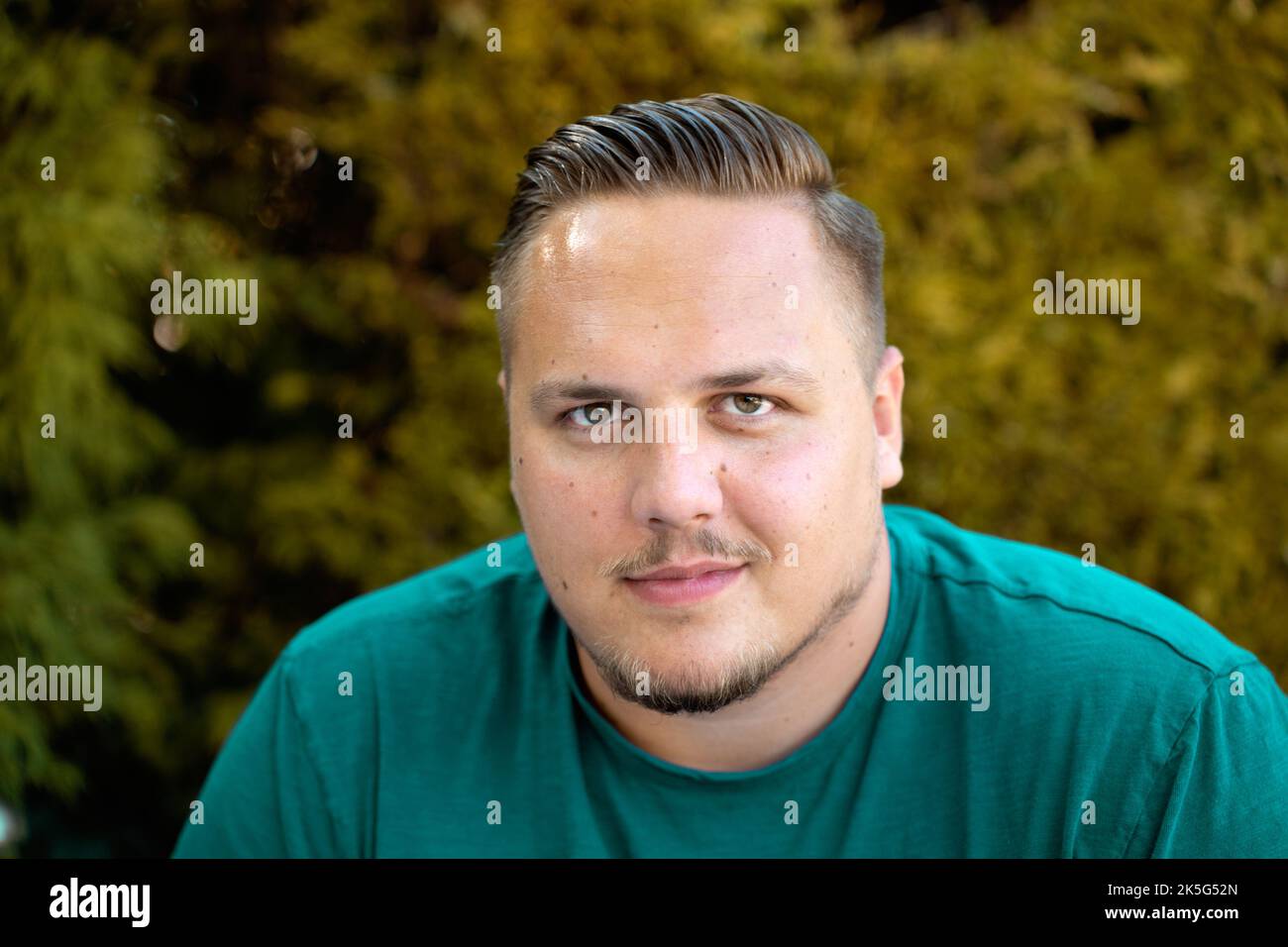 Thoughtful smile hi-res stock photography and images - Alamy