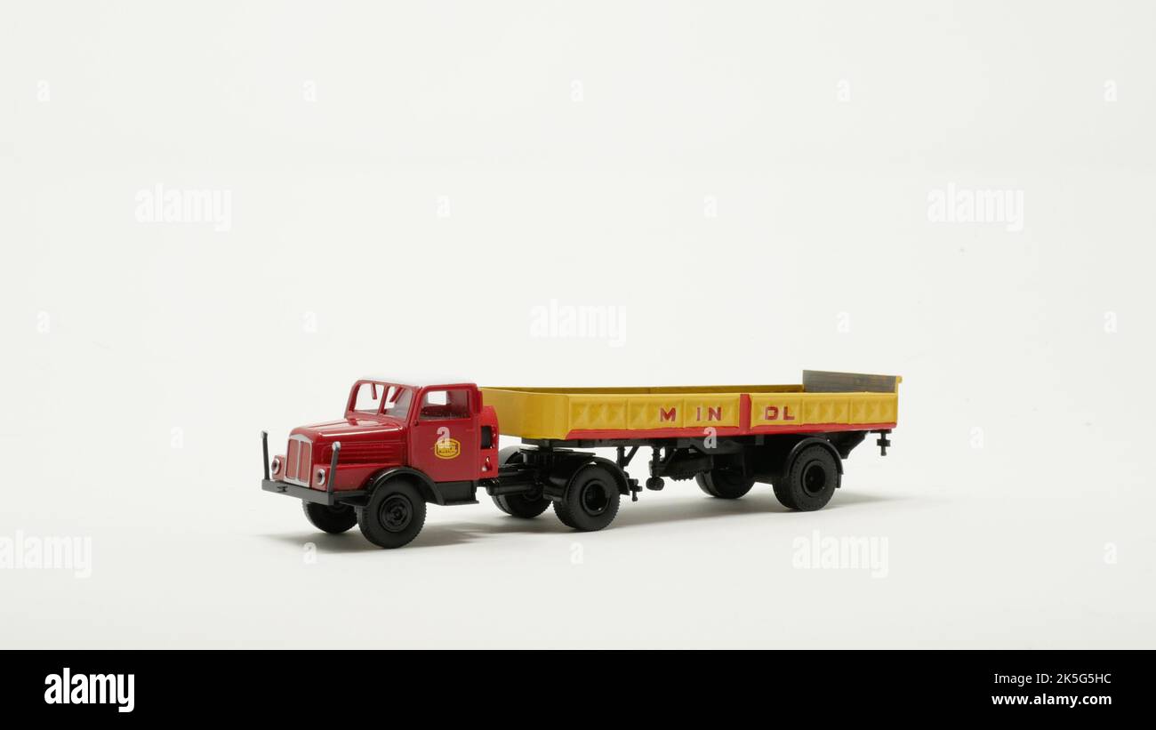 Automodell DDR IFA S4000-1 Sattelzug Pritsche MINOL, Kleinserie auf ...