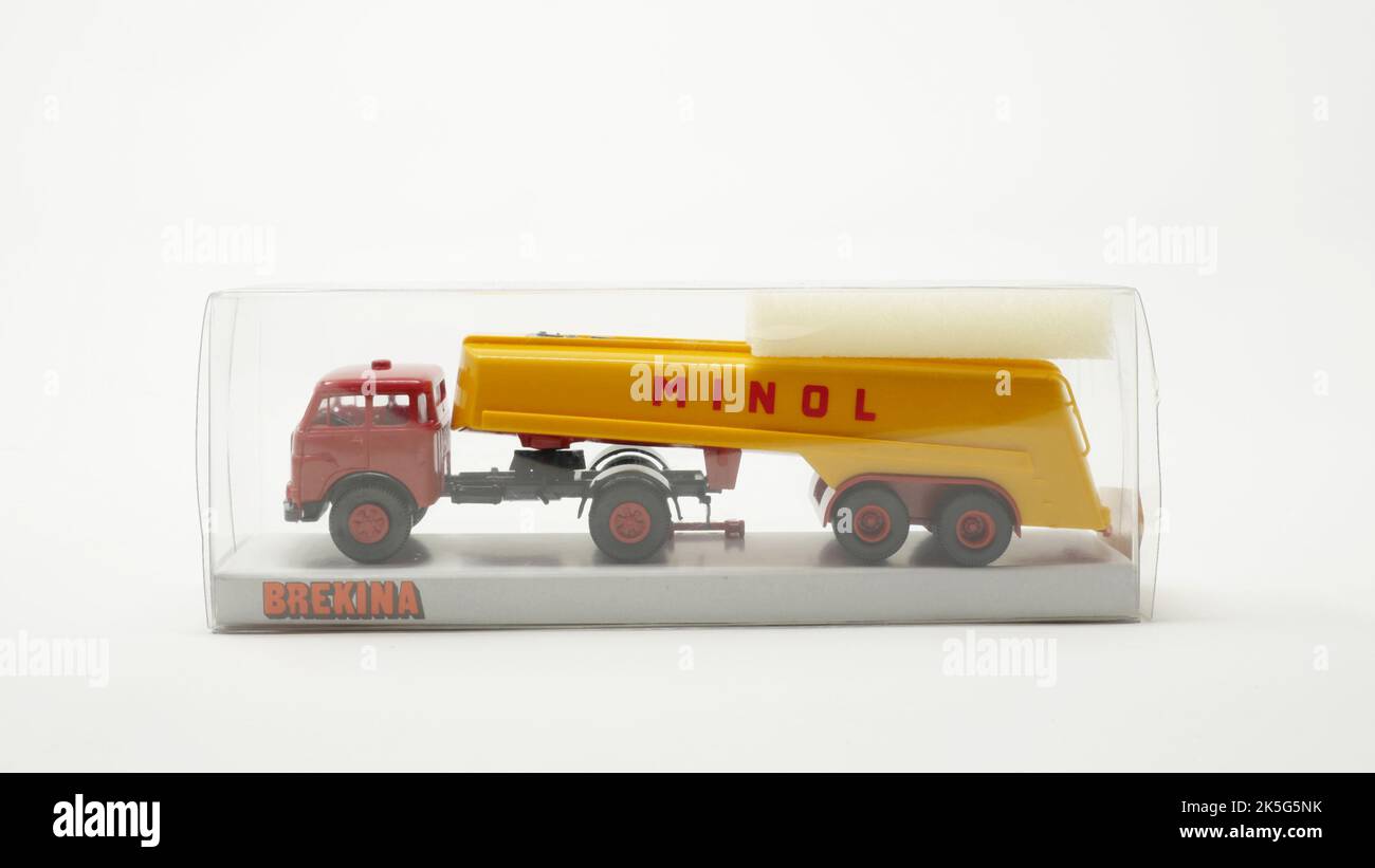 Man pausbacke hi-res stock photography and images - Alamy